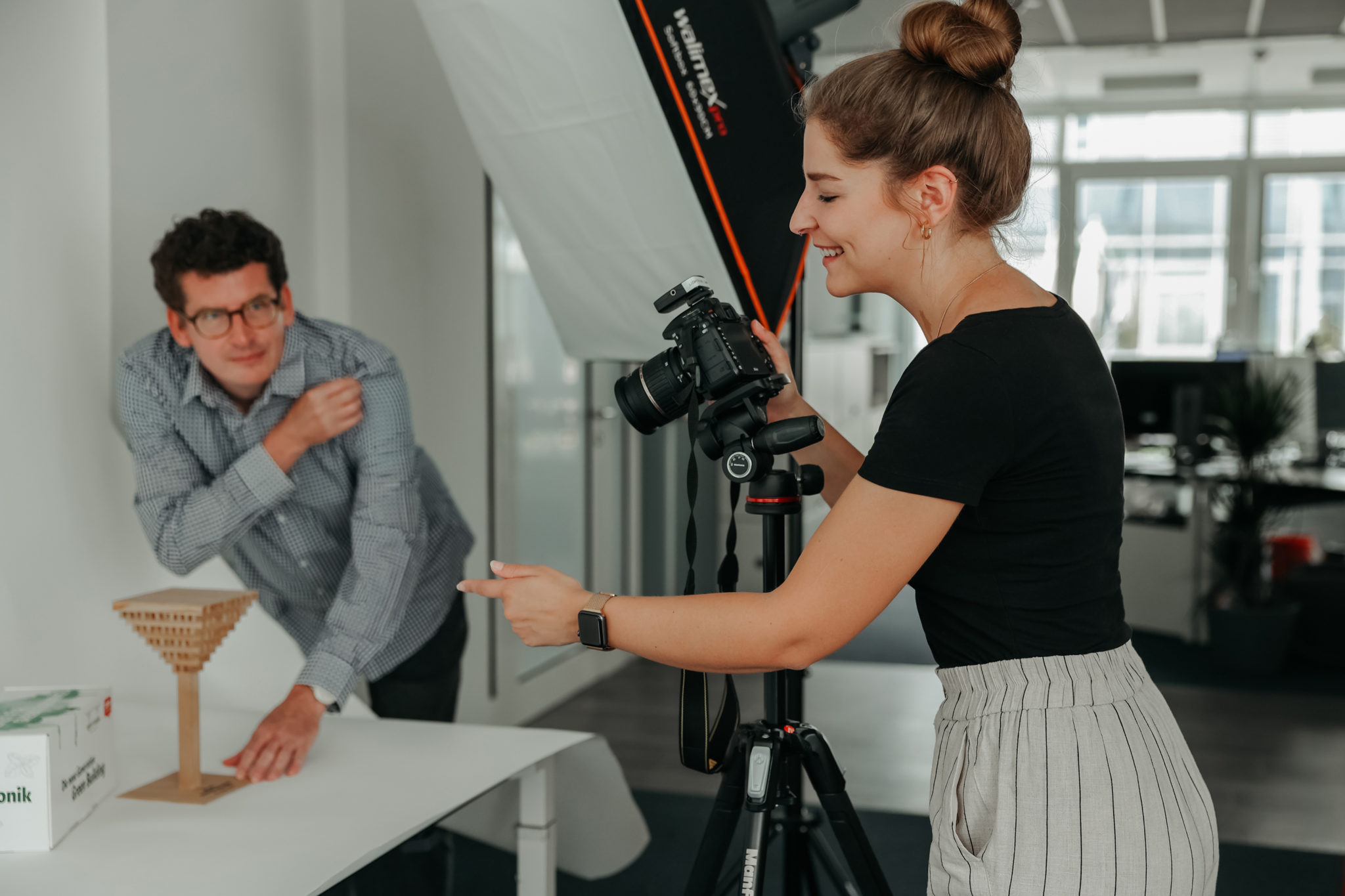 Tipps für Mitarbeiter:innen-Fotoshooting | FleishmanHillard Deutschland